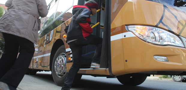 Bus Puma Katari pisa un pie de una niña de seis años | Erbol Digital ...