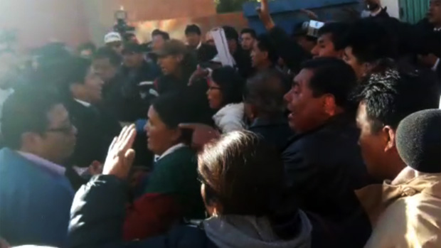 Choferes bloquean al Puma Katari; vecinos reaccionan | Erbol Digital Archivo